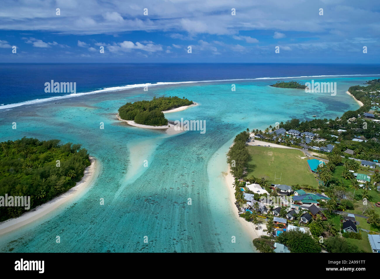 Oneroa Island (left), and Koromiri Island (center), Muri Lagoon ...