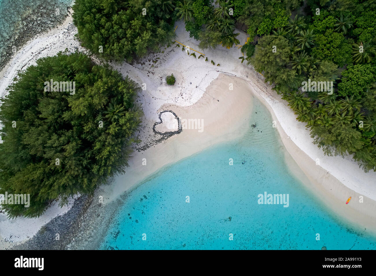 Love heart on Koromiri Island, Muri Lagoon, Rarotonga, Cook Islands ...