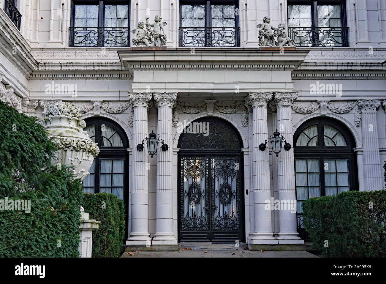 Historic gilded age mansion, millionaire's row, Pittsburgh Stock Photo ...