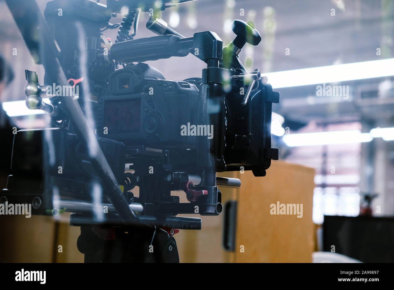 filming crew. cameraman shooting film scene with camera Stock Photo - Alamy