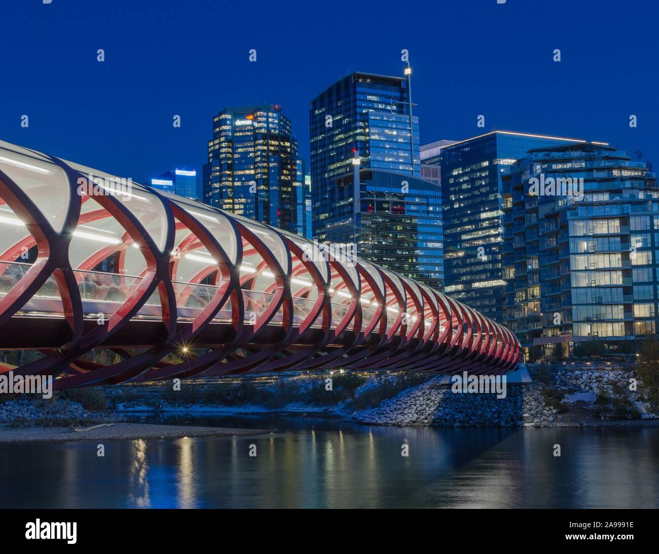 Timed exposure pedestrian hi-res stock photography and images - Alamy