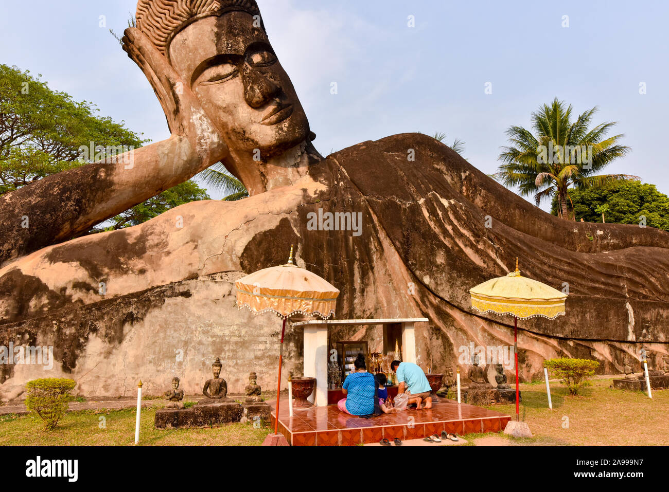 Lao family praying at the Buddha Park, Xieng Khuan, Laos Stock Photo ...
