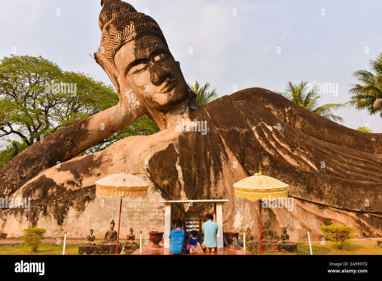 Lao family praying at the Buddha Park, Xieng Khuan, Laos Stock Photo ...