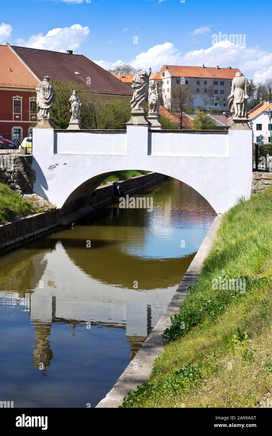 zámek, barokní most Brtnice, Vysočina, Česká republika / castle ...