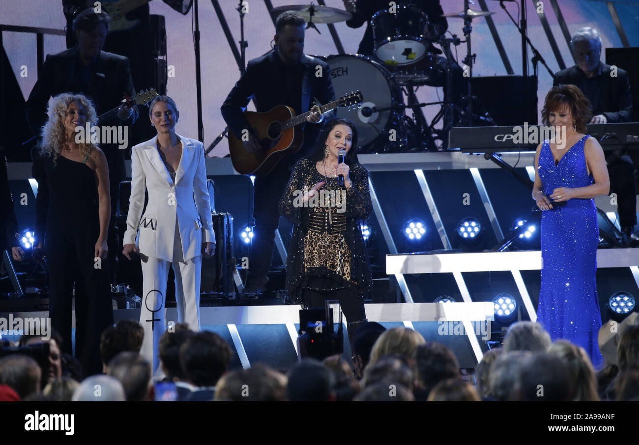 Crystal gayle hi-res stock photography and images - Alamy