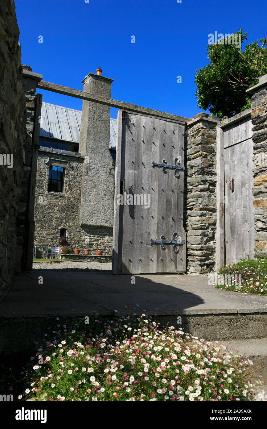 Baltimore castle ireland hi-res stock photography and images - Alamy