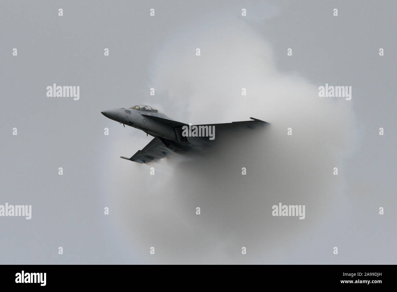 F18 vapor cone hi-res stock photography and images - Alamy