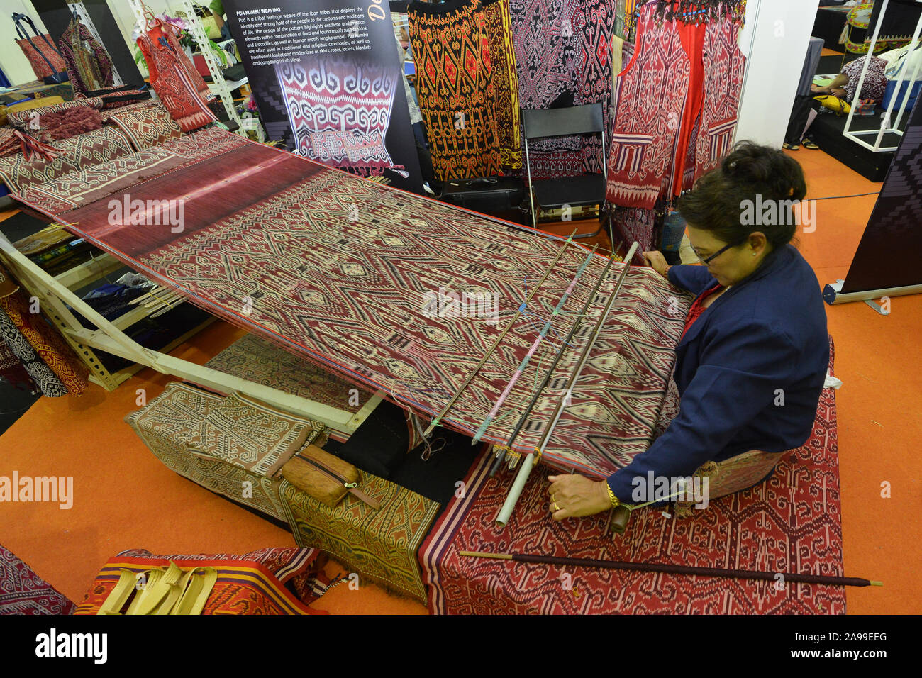 Pua kumbu weaving hi-res stock photography and images - Alamy