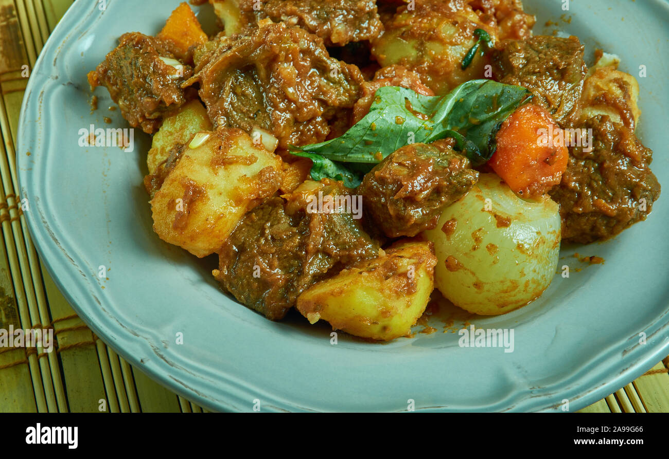 Estofado de res, Colombian Beef Stew With Tomato Sauce Stock Photo - Alamy
