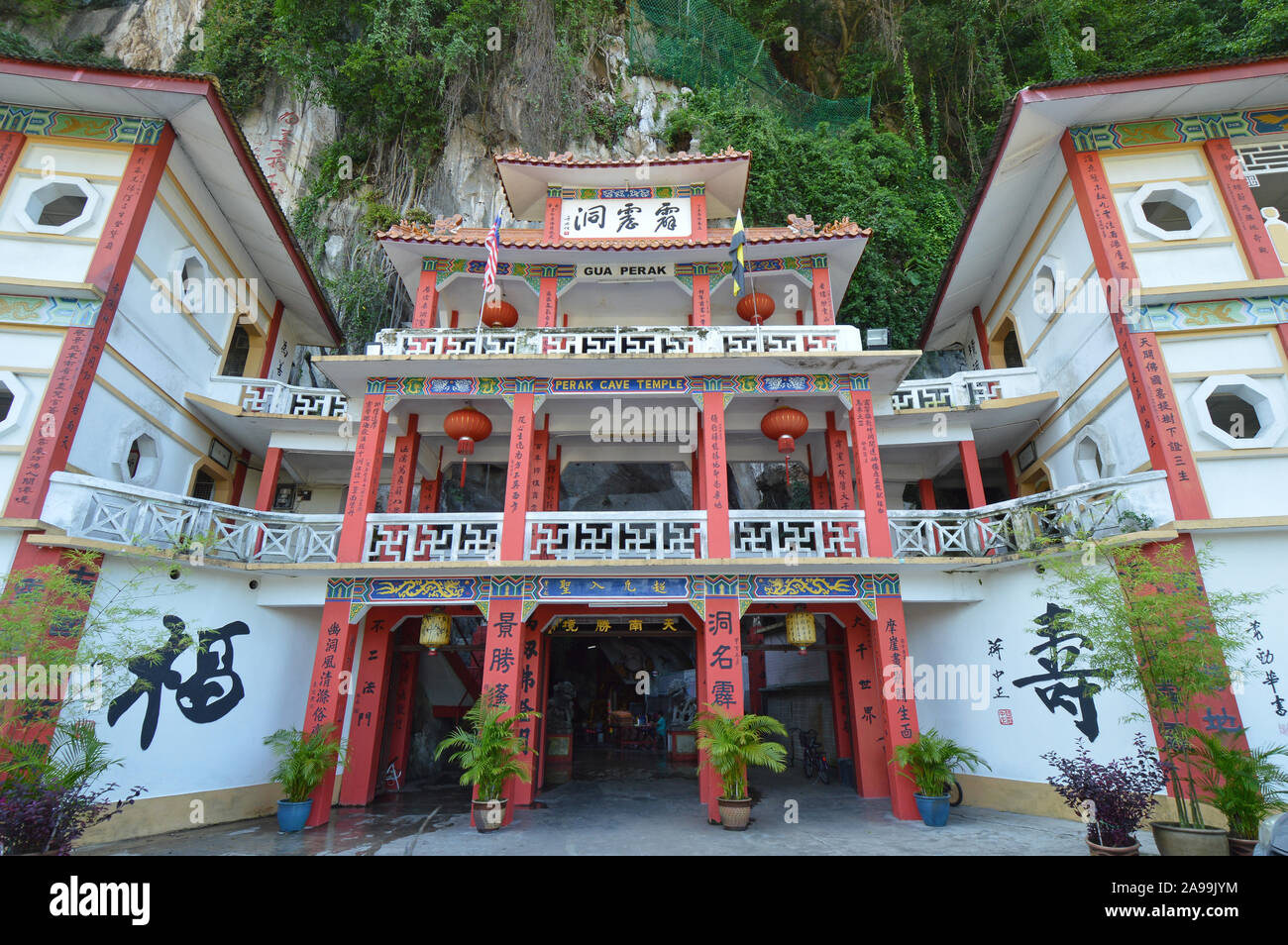 Perak cave temple hi-res stock photography and images - Alamy