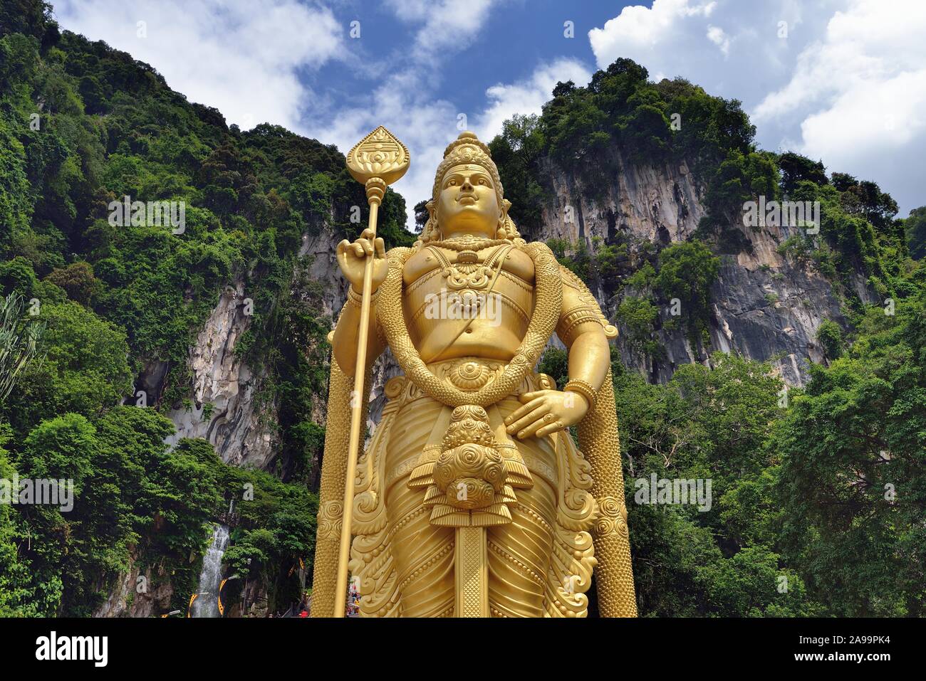 Murugan statue batu caves hi-res stock photography and images - Alamy