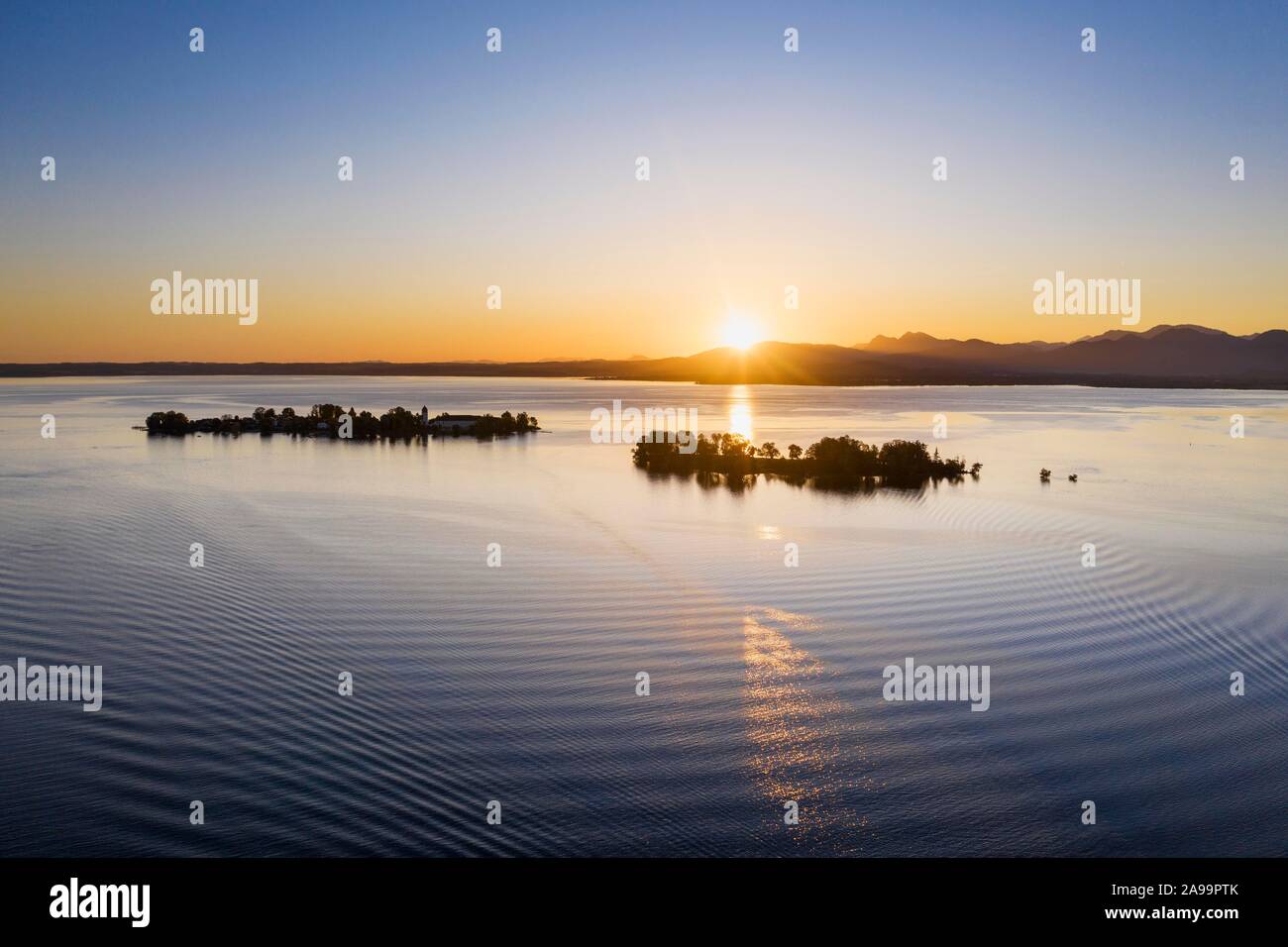Sunrise, Chiemsee with islands Fraueninsel and Krautinsel, Chiemgau ...