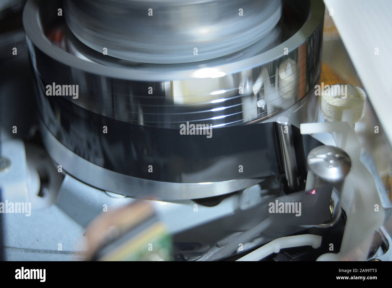 Inside vhs video cassette player hi-res stock photography and images ...