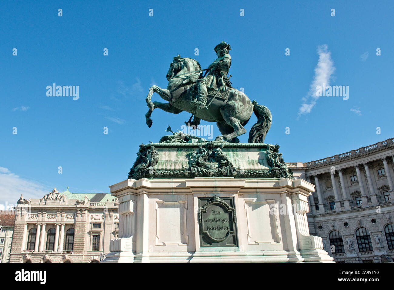 Horse statue vienna square hi-res stock photography and images - Alamy