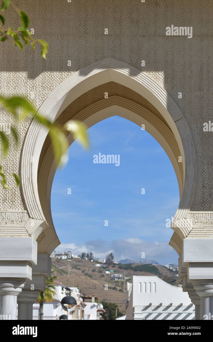 Muqarnas arch hi-res stock photography and images - Alamy