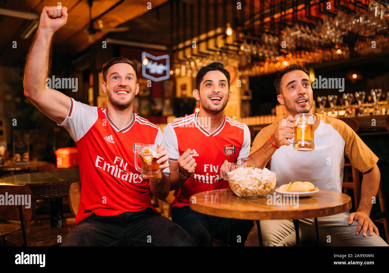 Beer and arsenal fan party hi-res stock photography and images - Alamy