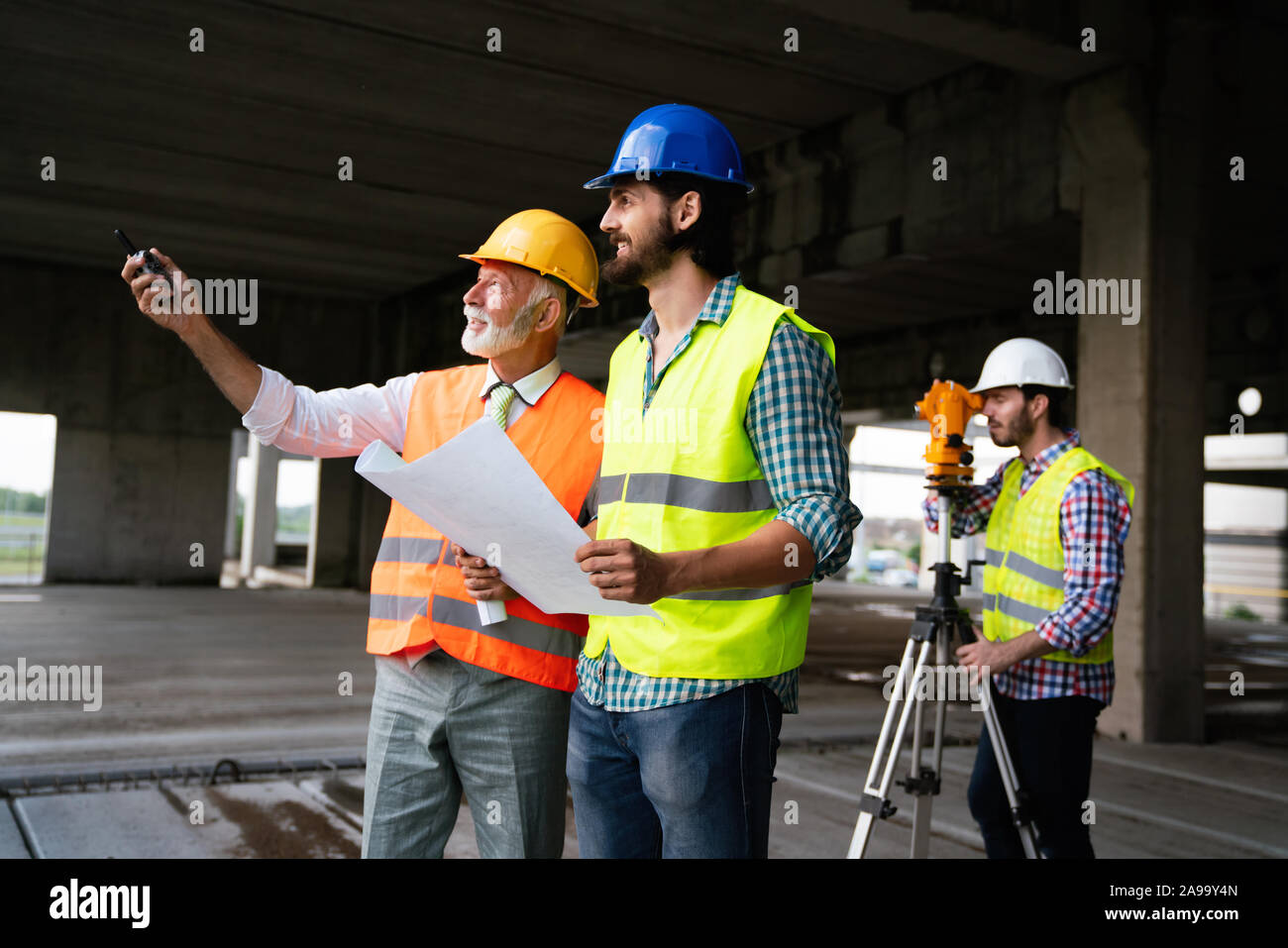 Engineers working together hi-res stock photography and images - Alamy