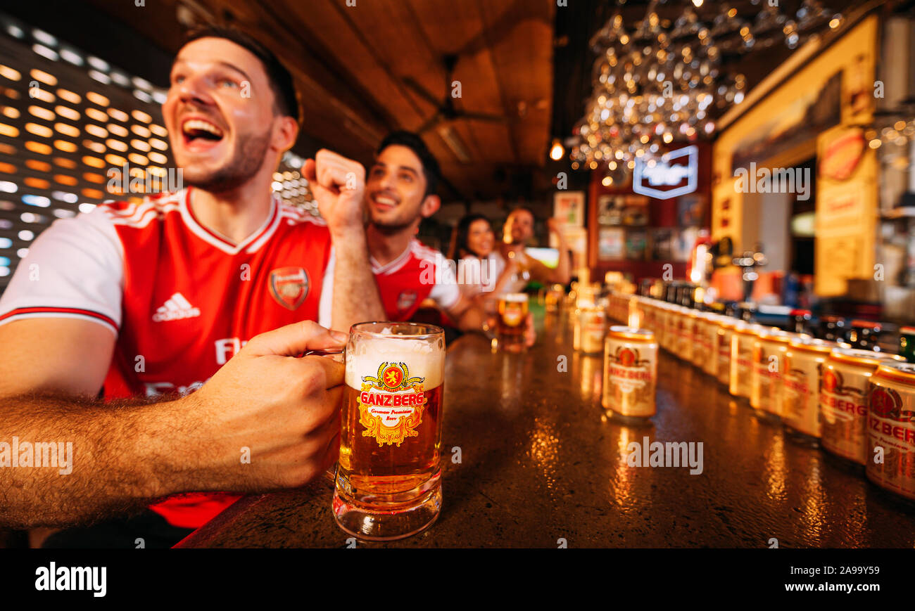 Arsenal drink ganzberg in pub party hi-res stock photography and images ...
