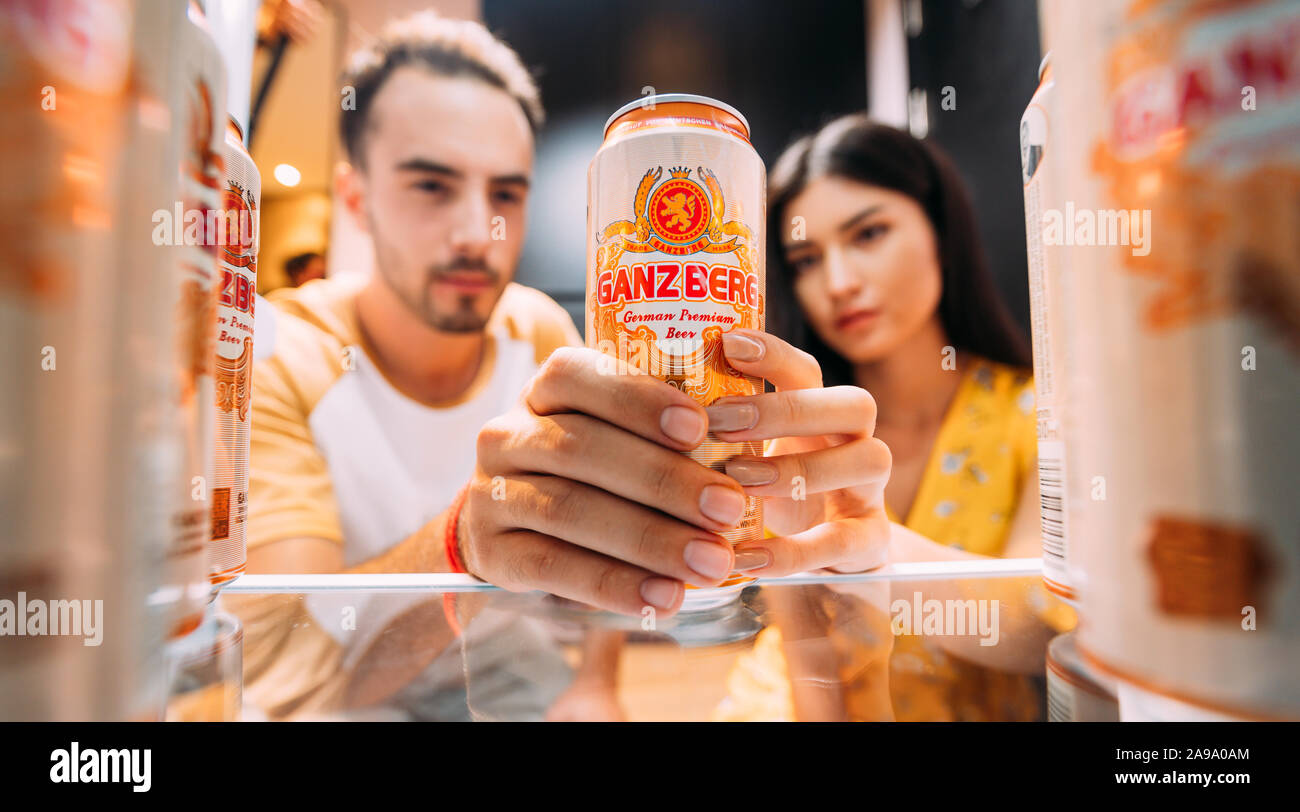 Testy ganzberg beer and girl hi-res stock photography and images - Alamy