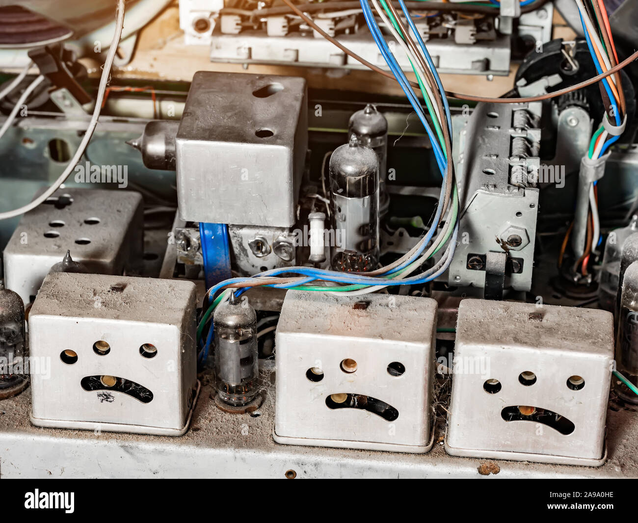 Old tube radio circuit hi-res stock photography and images - Alamy