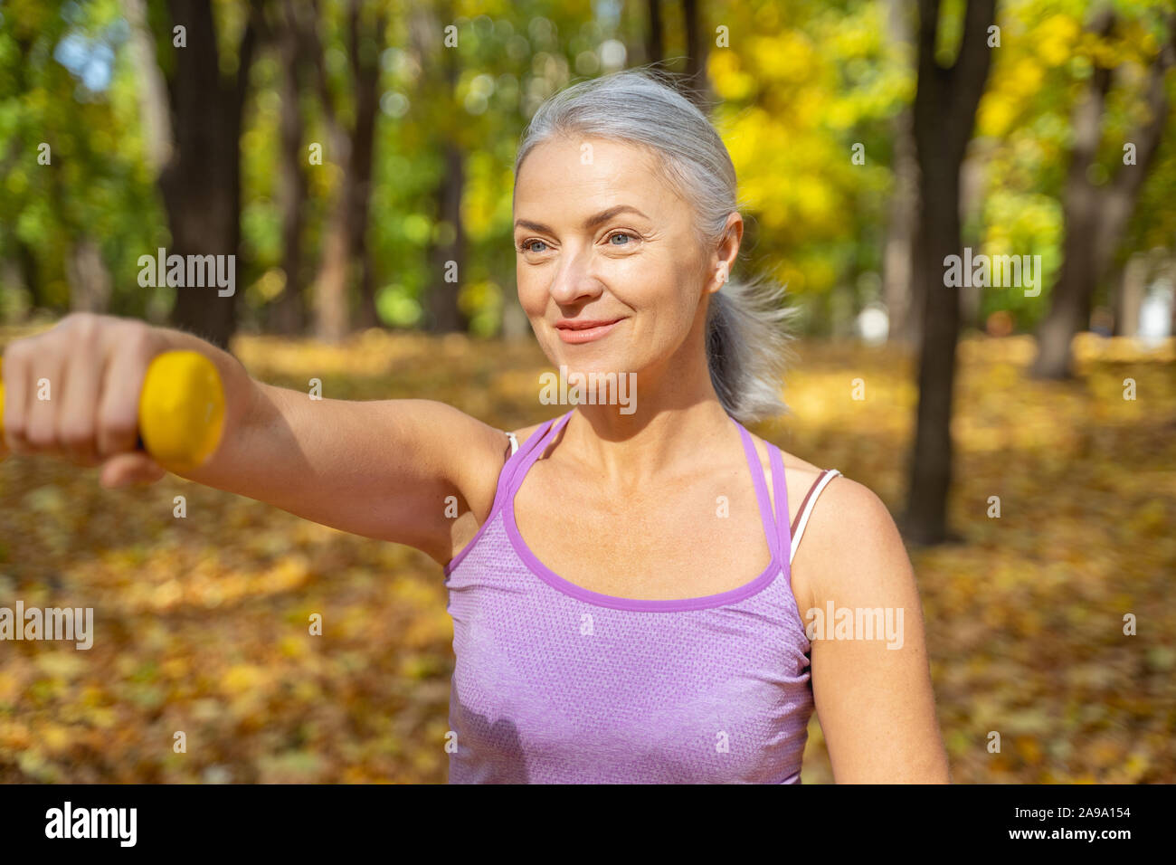 Fit lady wearing sportswear hi-res stock photography and images - Alamy