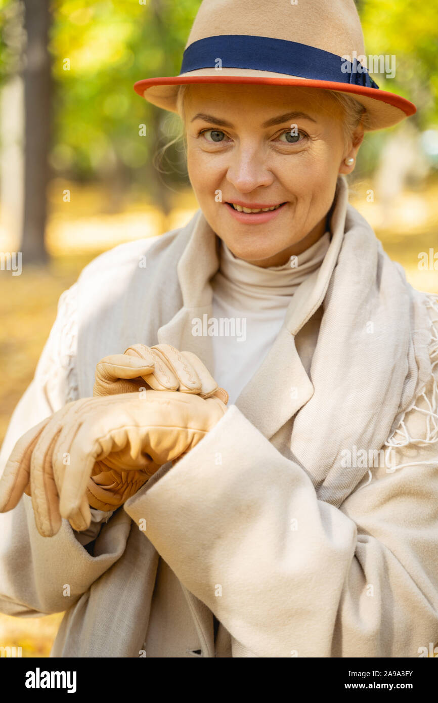 Stylish woman in fedora hi-res stock photography and images - Alamy
