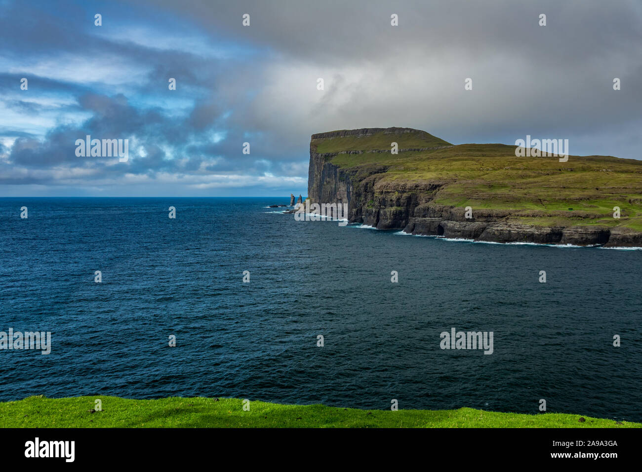 Risin og Kellingin the giants of faroe islands in the horizon Stock ...
