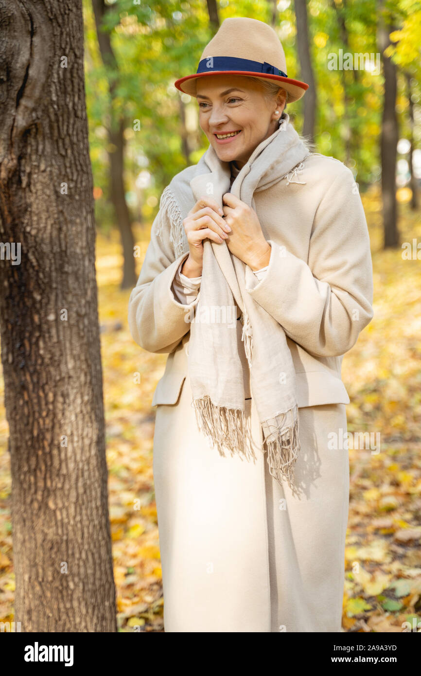 Modern pleasant woman laughing in a park Stock Photo - Alamy