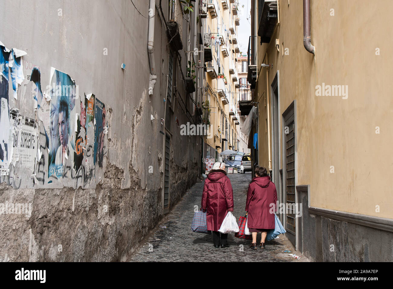 Dirty street in italy hi-res stock photography and images - Alamy