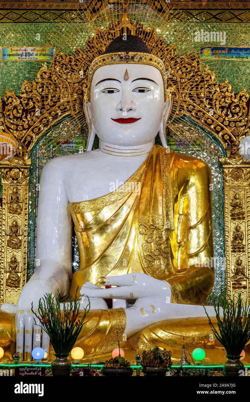 A Large Buddha Statue At The Soon Oo Pon Nya Shin Paya, Sagaing, Mandalay, Myanmar Stock Photo ...