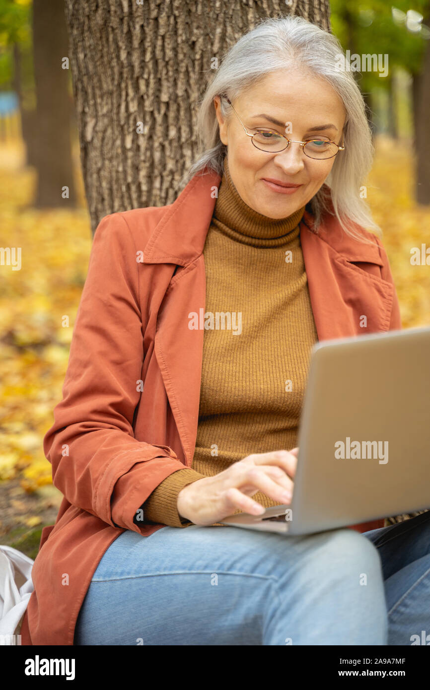 Woman accomplishing a task on her computer Stock Photo - Alamy