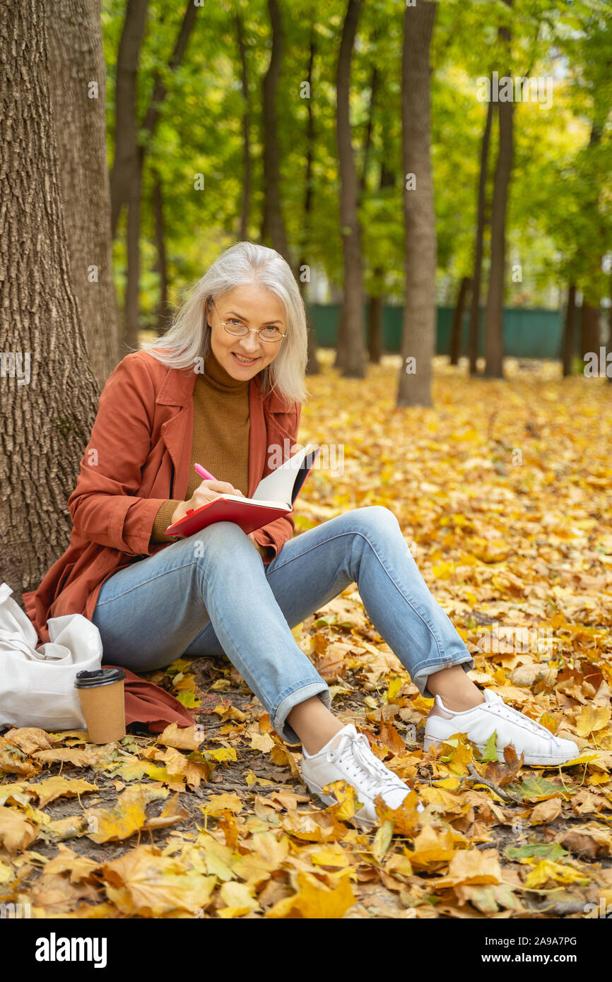 Lady sitting in park writing hi-res stock photography and images - Alamy