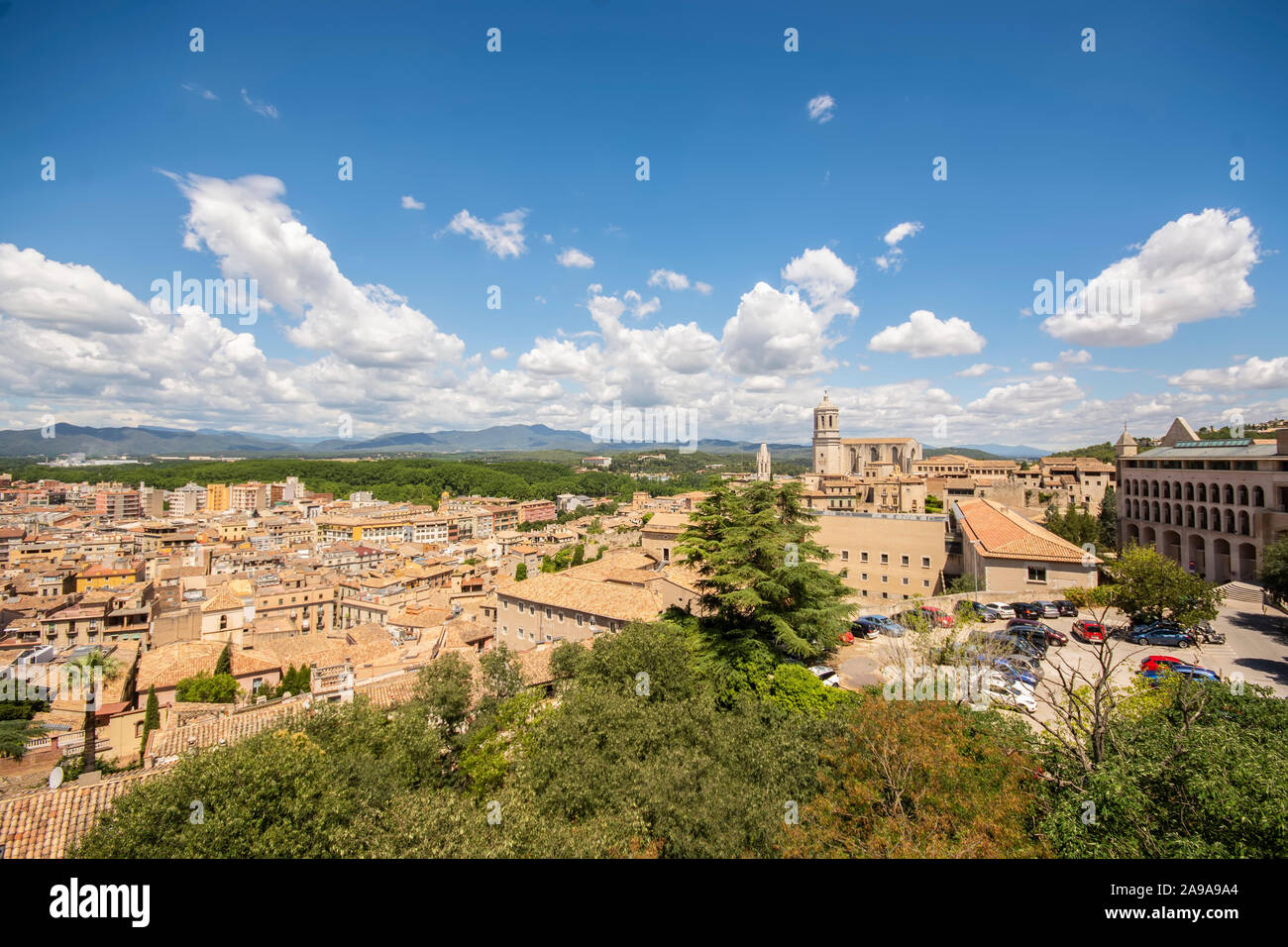 Girona medieval houses hi-res stock photography and images - Alamy