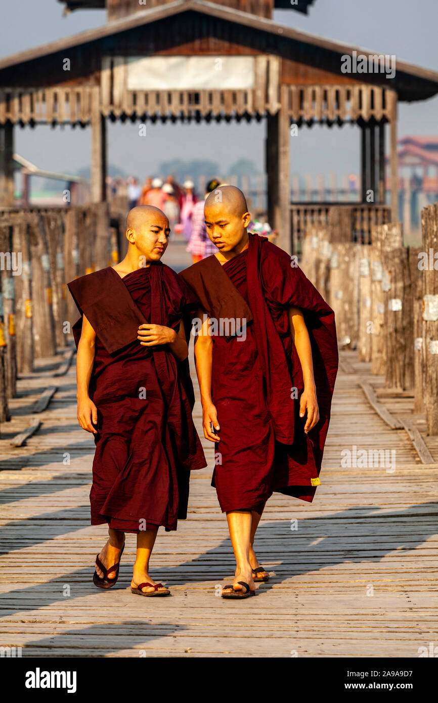 Two buddhist monks chatting hi-res stock photography and images - Alamy