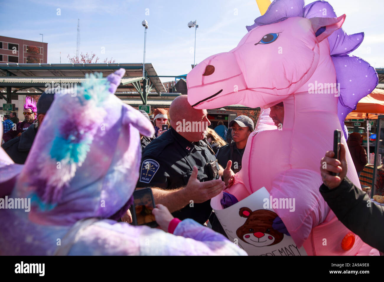Bloomington, United States. 09th Nov, 2019. A policeman asks Forrest ...