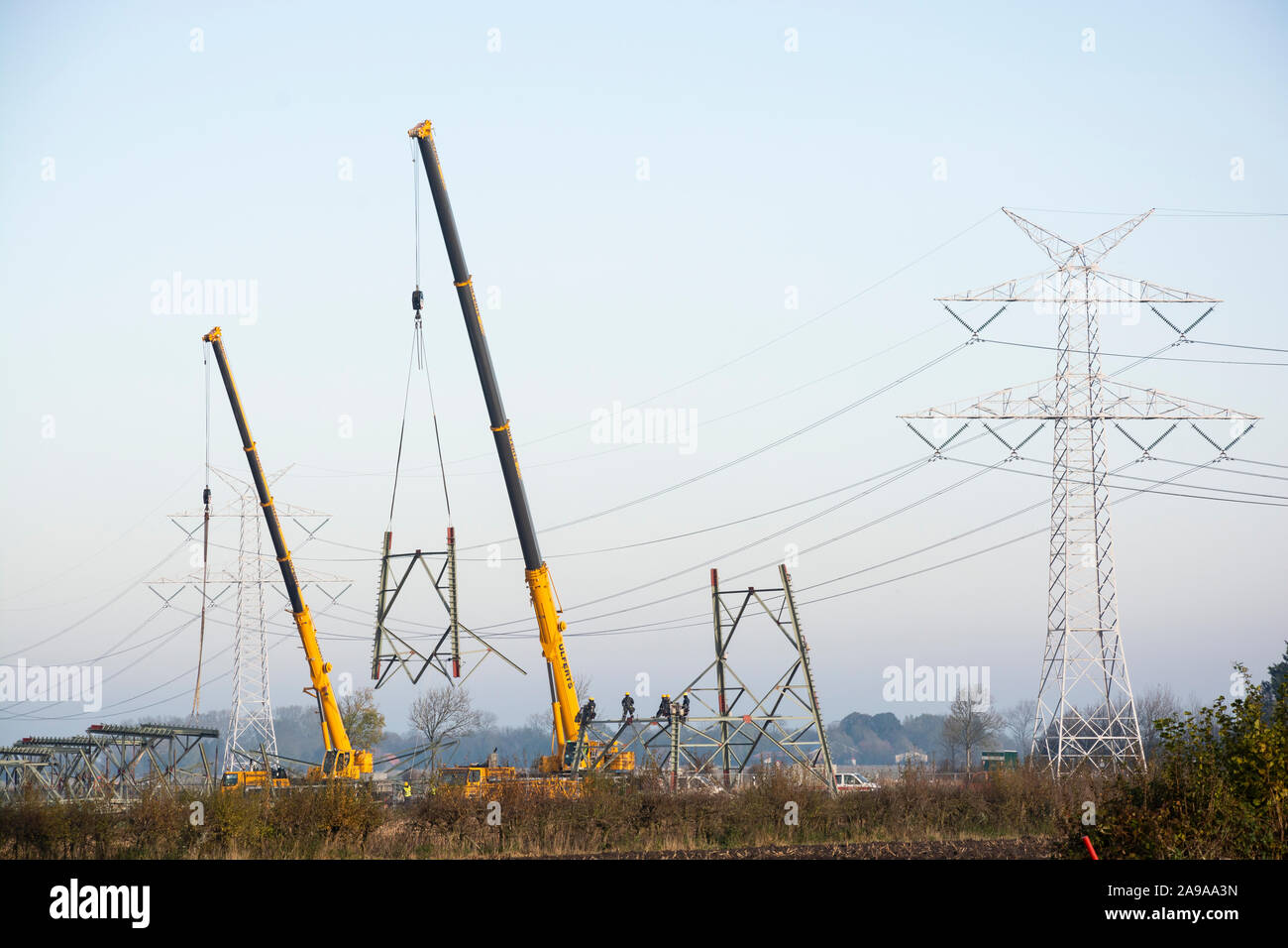 Electricty pylons hi-res stock photography and images - Alamy