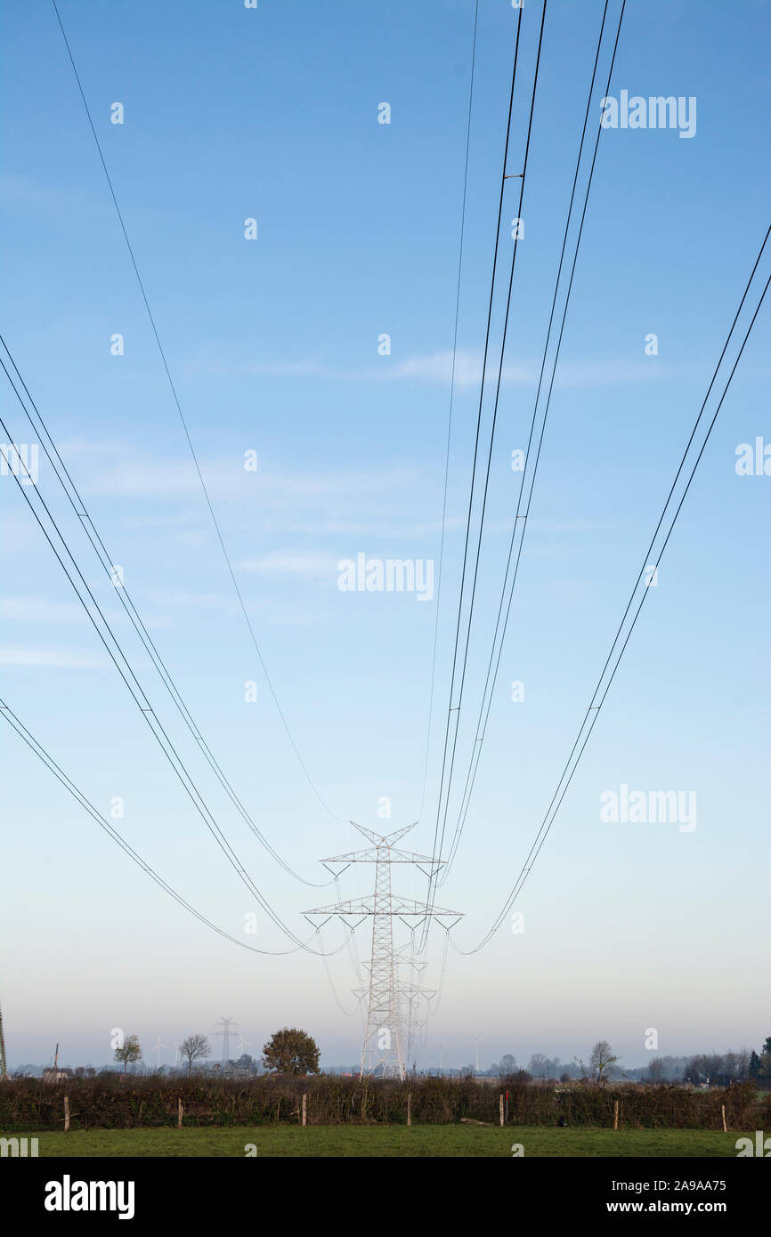 Powerline masts hi-res stock photography and images - Alamy