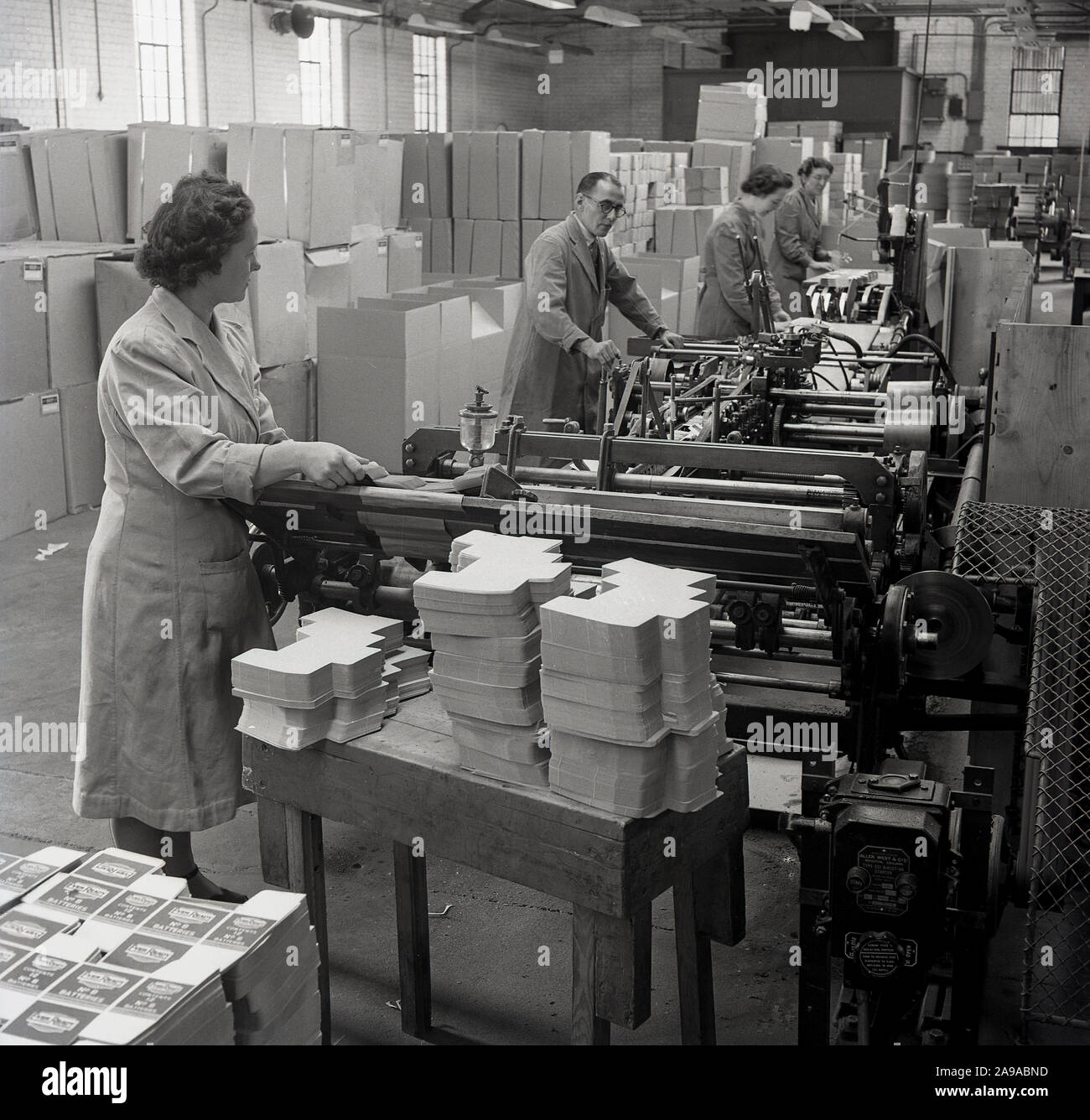 1950s, historical, workers in the packaging dept, Forest QRd ...