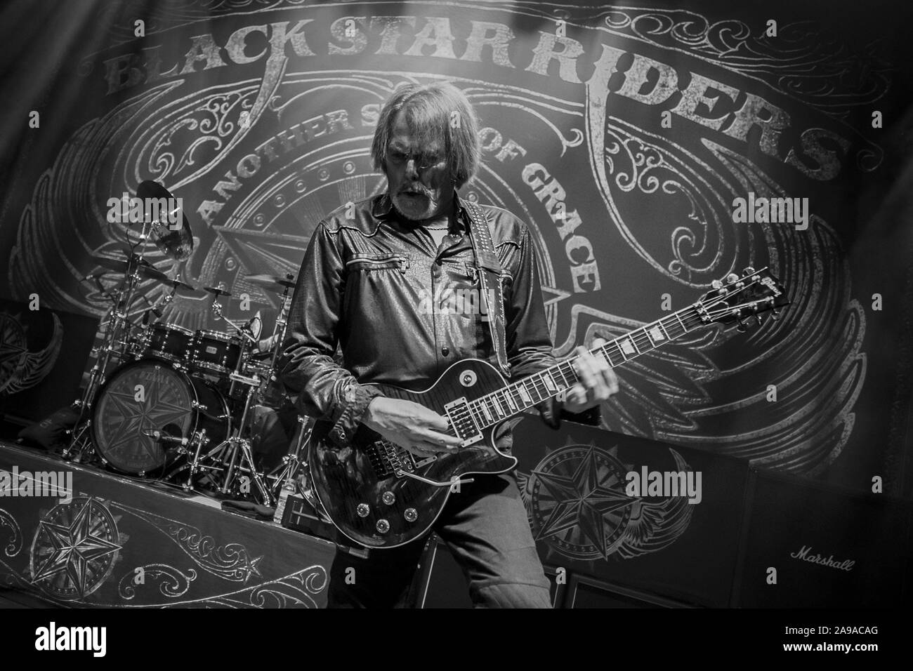 Shepherds bush o2 Black and White Stock Photos & Images - Alamy