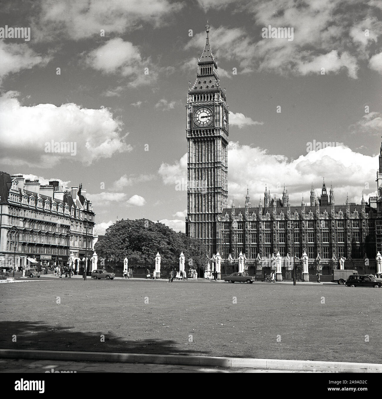 1960s, histroica, exterior view across Parliament Square to the Palace ...
