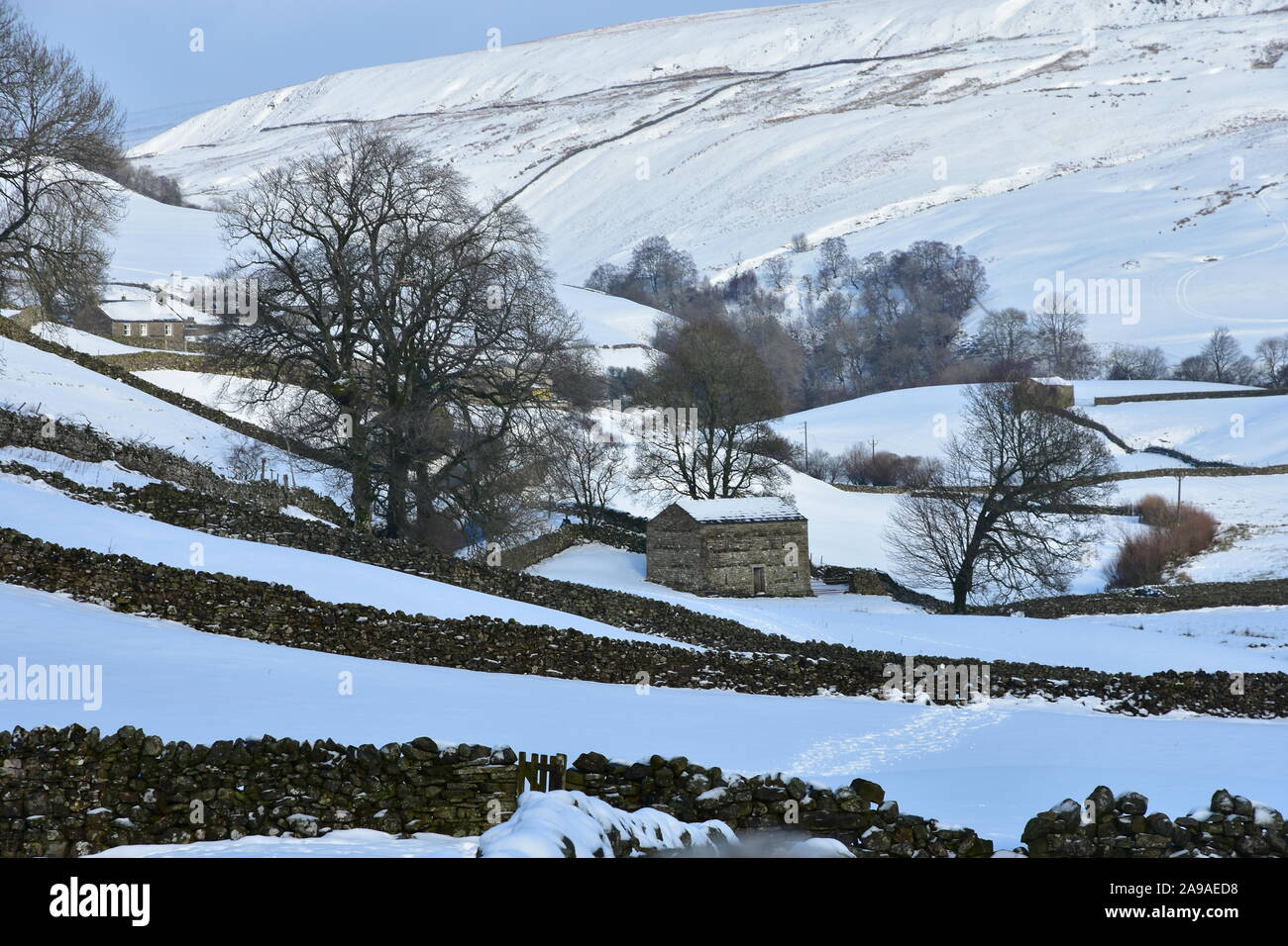 Swaledale countryside in winter snow, Keld, North Yorkshire Stock Photo ...