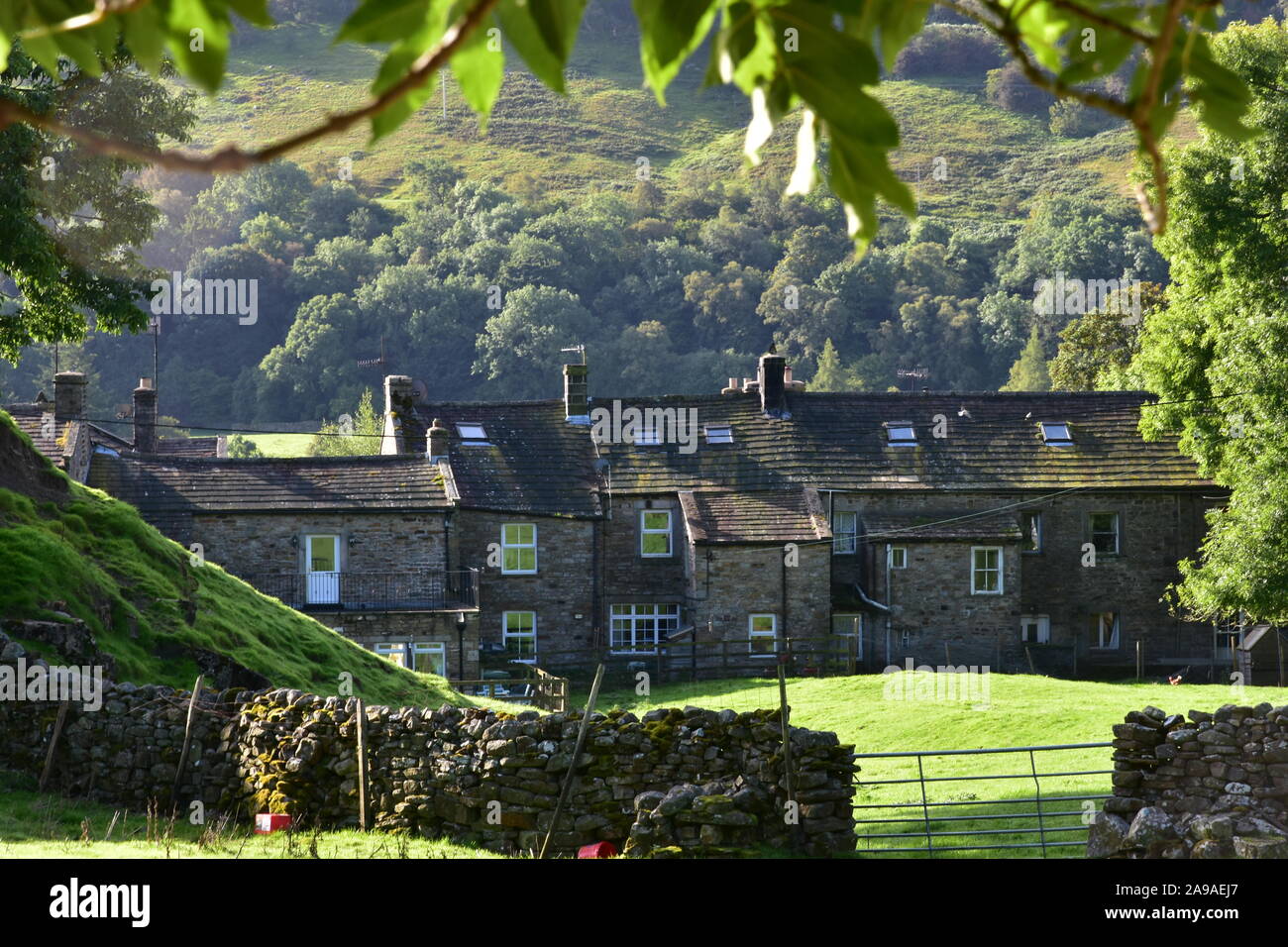 Sunlit Terraced Cottages, Gunnerside, Swaledale, North Yorkshire Stock ...