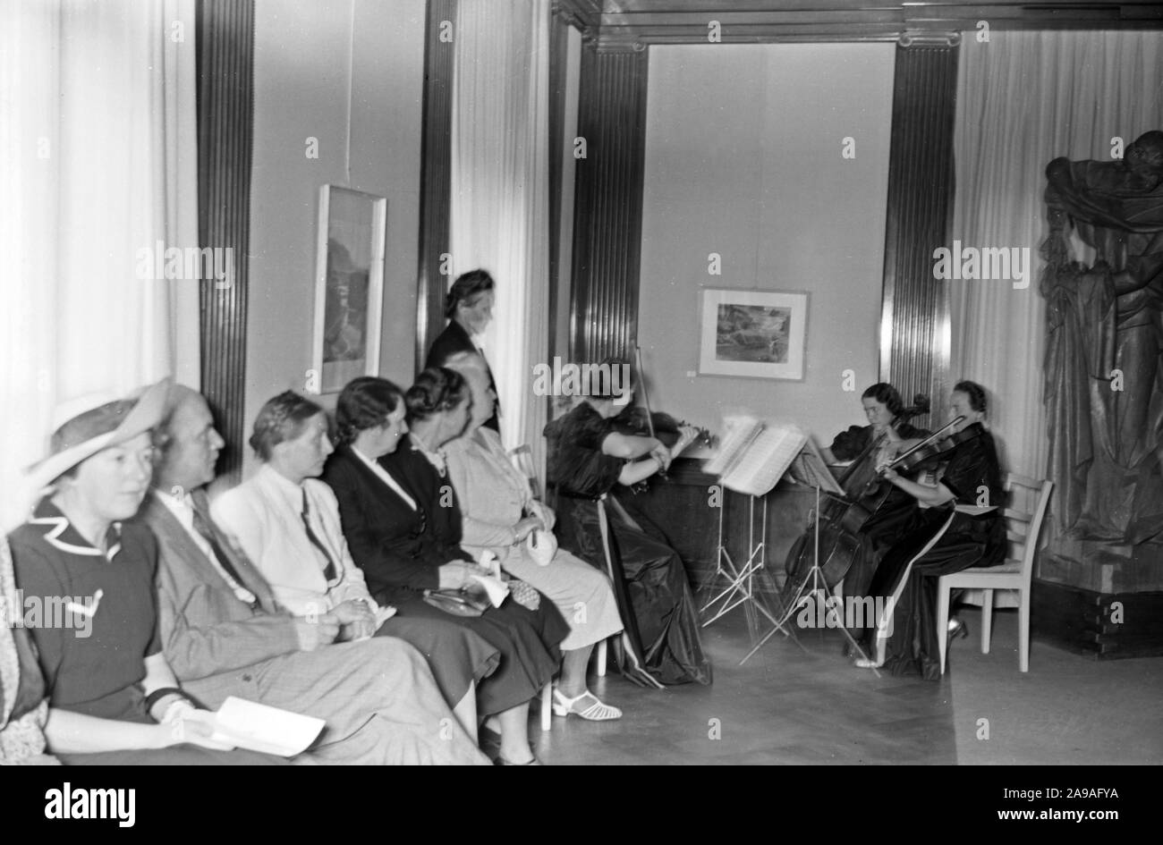 An evening event at the house of Reichsfrauenfuehrerin Gertrud Scholtz ...