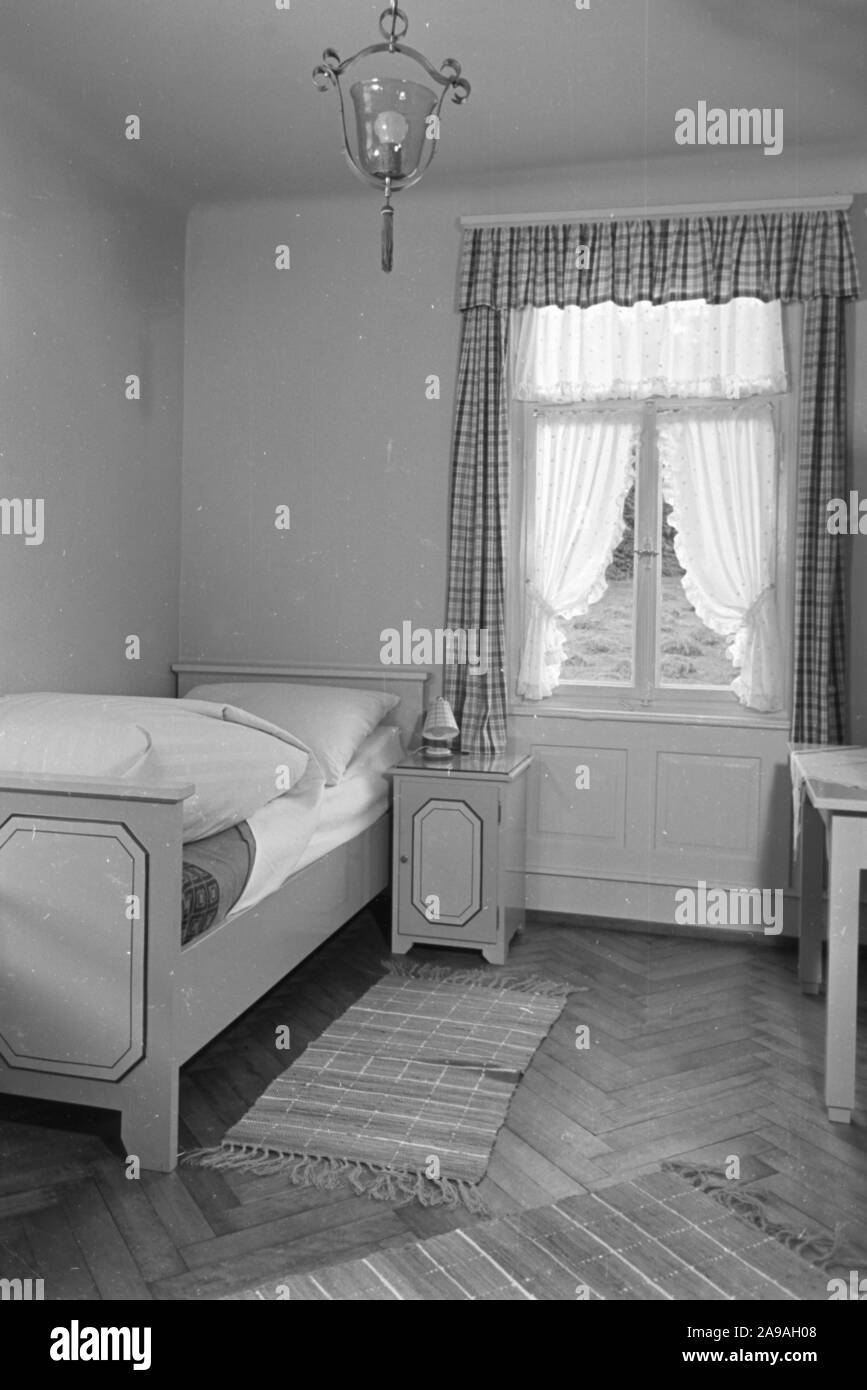 Forest attire Black and White Stock Photos & Images - Alamy