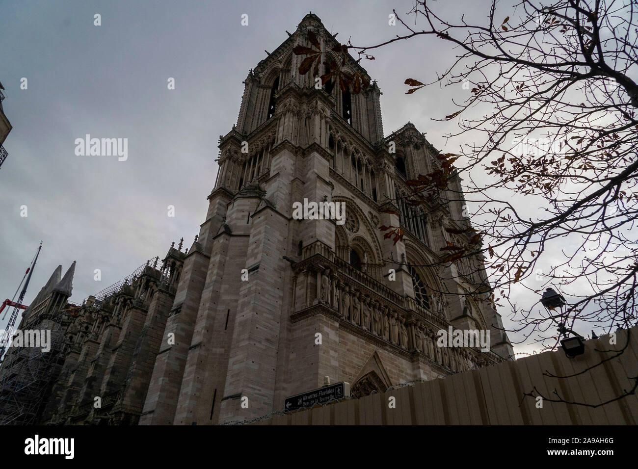 Paris building under restoration hi-res stock photography and images ...
