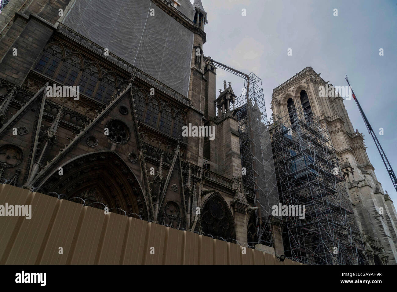 Paris building under restoration hi-res stock photography and images ...