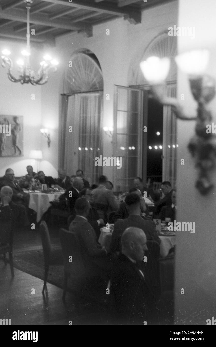 A meeting in the Harnack-Haus in Berlin-Dahlem, Germany 1930s Stock ...