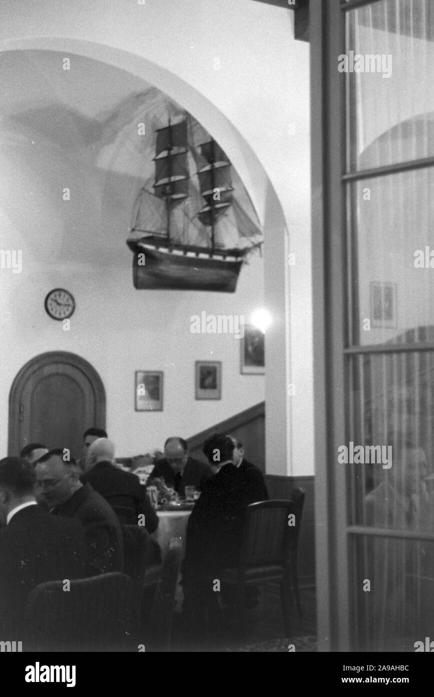 A meeting in the Harnack-Haus in Berlin-Dahlem, Germany 1930s Stock ...