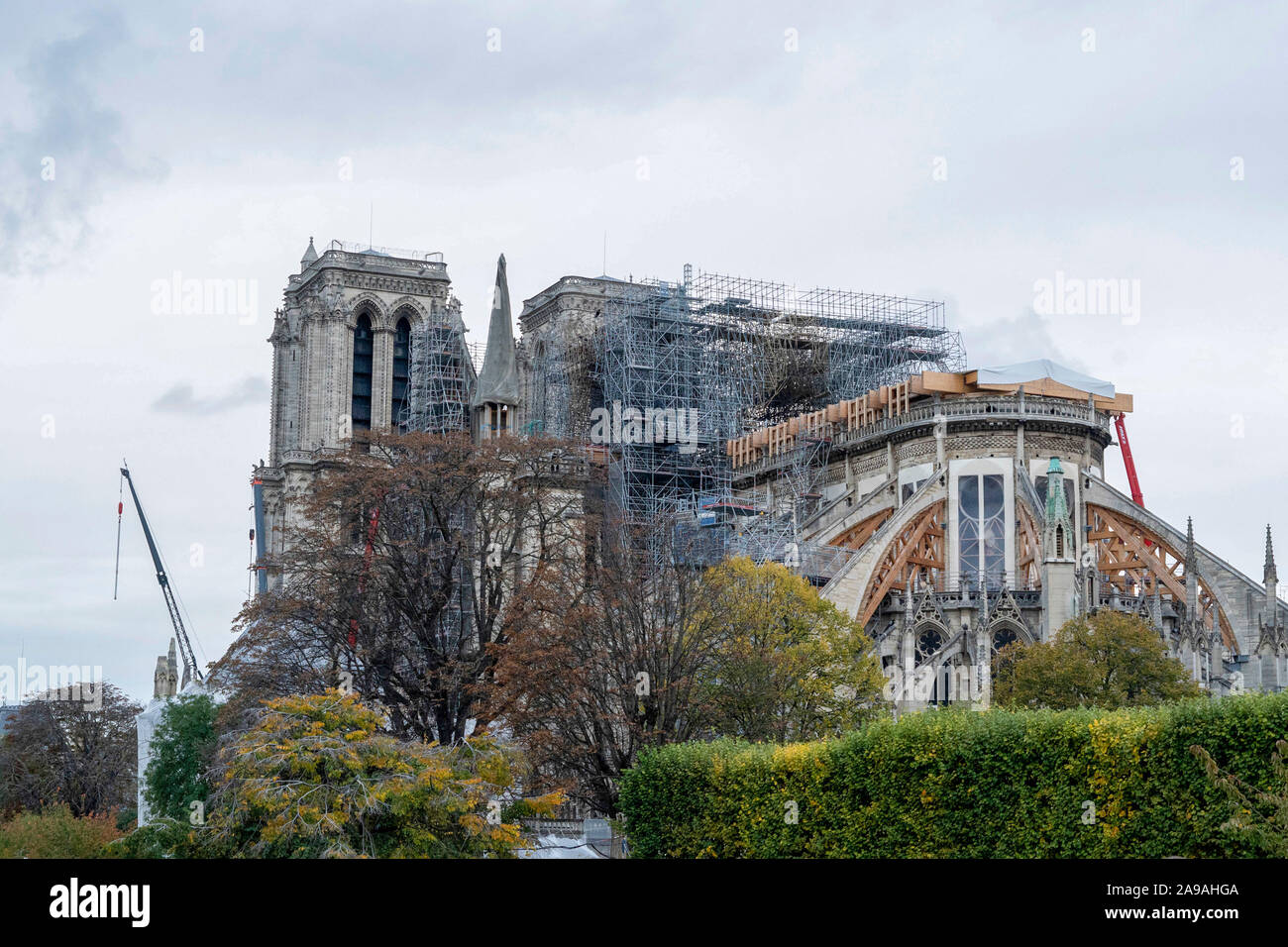 Paris building under restoration hi-res stock photography and images ...