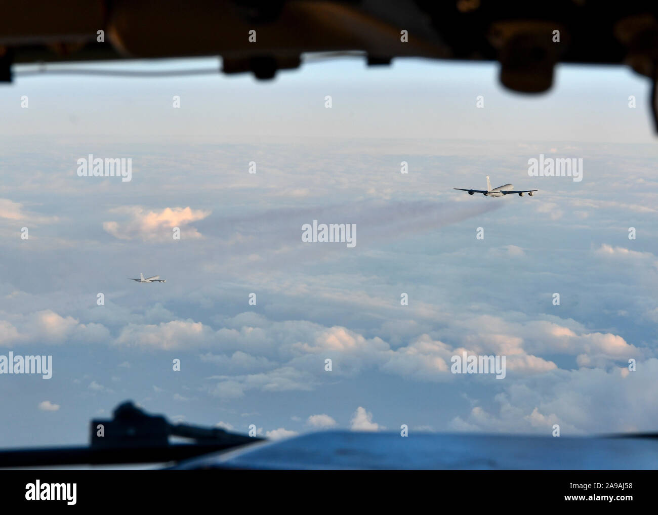 100th air refueling wing commander hi-res stock photography and images ...